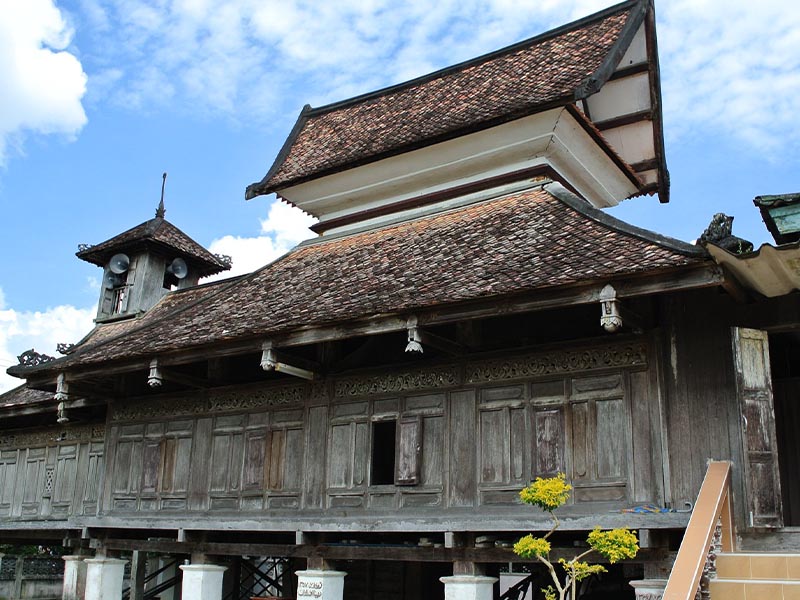 Tham Khao Chakan Temple, home to a replica of the Buddha's footprint ...